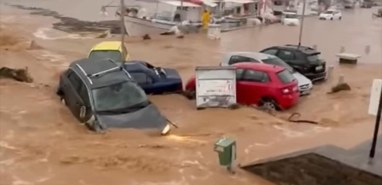 Πλημμύρες και εικόνες καταστροφής σε Πάρο, Σύρο, Μύκονο - «Το νερό 2 ...