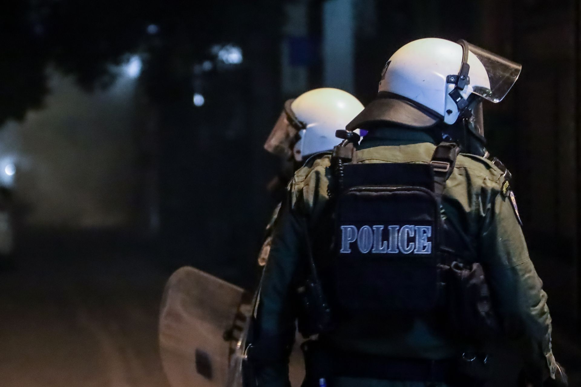 Σοκ στους Αμπελόκηπους: Άνδρας των ΜΑΤ αυτοκτόνησε με το υπηρεσιακό του ...